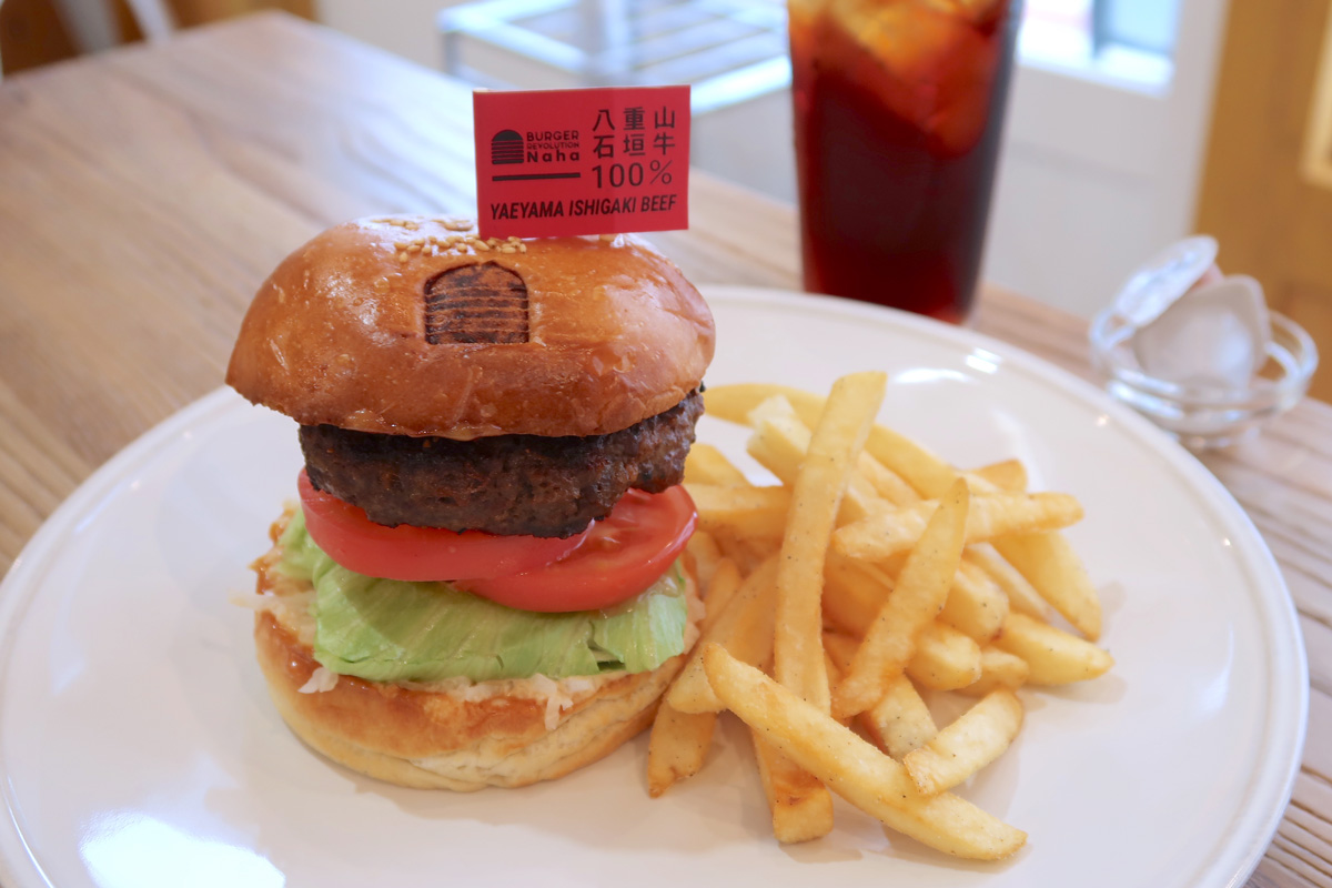 「Burger Revolution Naha」こだわりの高級和牛バーガー！八重山石垣牛パティを食べてみた【PR】 - 毎日ビール.jp