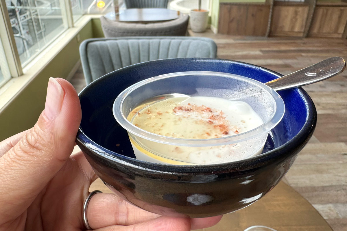 那覇市「花商ファクトリーカフェ」ジーマーミ豆腐の食べ放題付きランチ！好みの味を探そう。 - 毎日ビール.jp