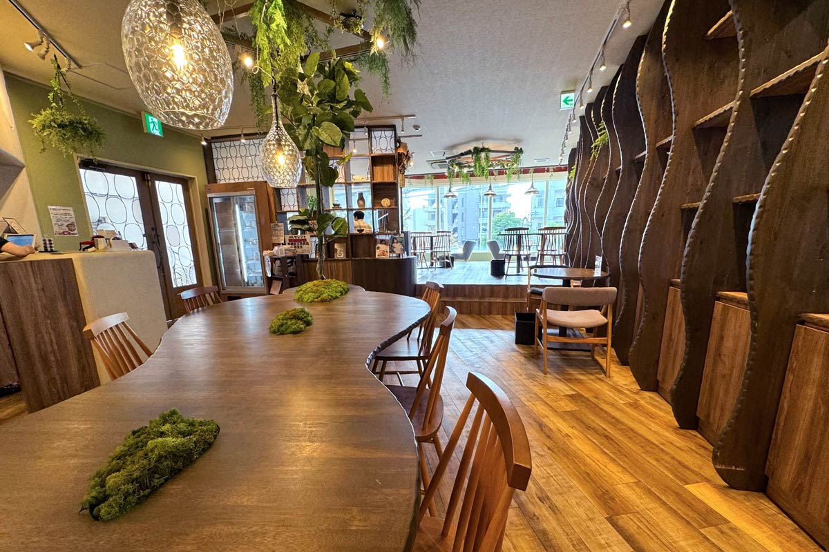 那覇市「花商ファクトリーカフェ」ジーマーミ豆腐の食べ放題付きランチ！好みの味を探そう。 - 毎日ビール.jp