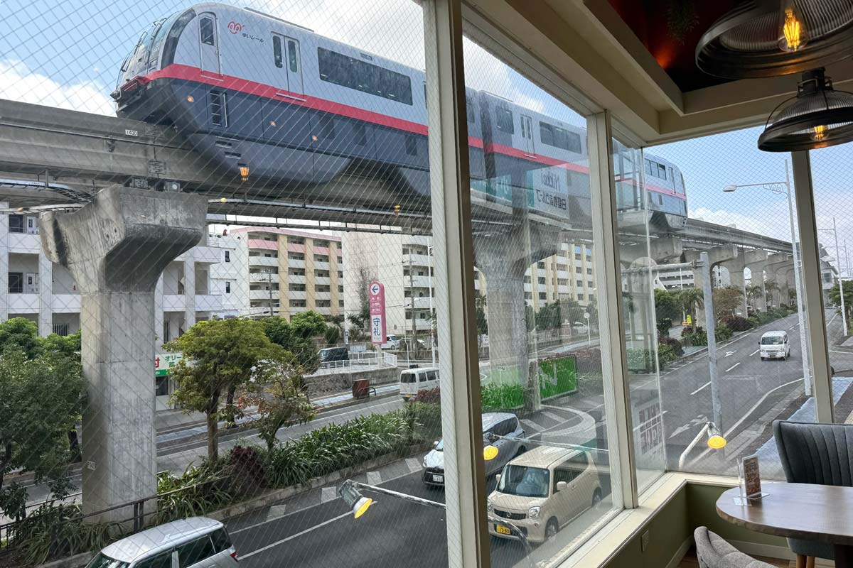 那覇市「花商ファクトリーカフェ」ジーマーミ豆腐の食べ放題付きランチ！好みの味を探そう。 - 毎日ビール.jp