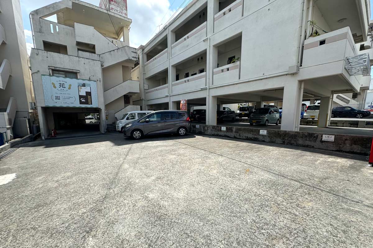 那覇市「花商ファクトリーカフェ」ジーマーミ豆腐の食べ放題付きランチ！好みの味を探そう。 - 毎日ビール.jp